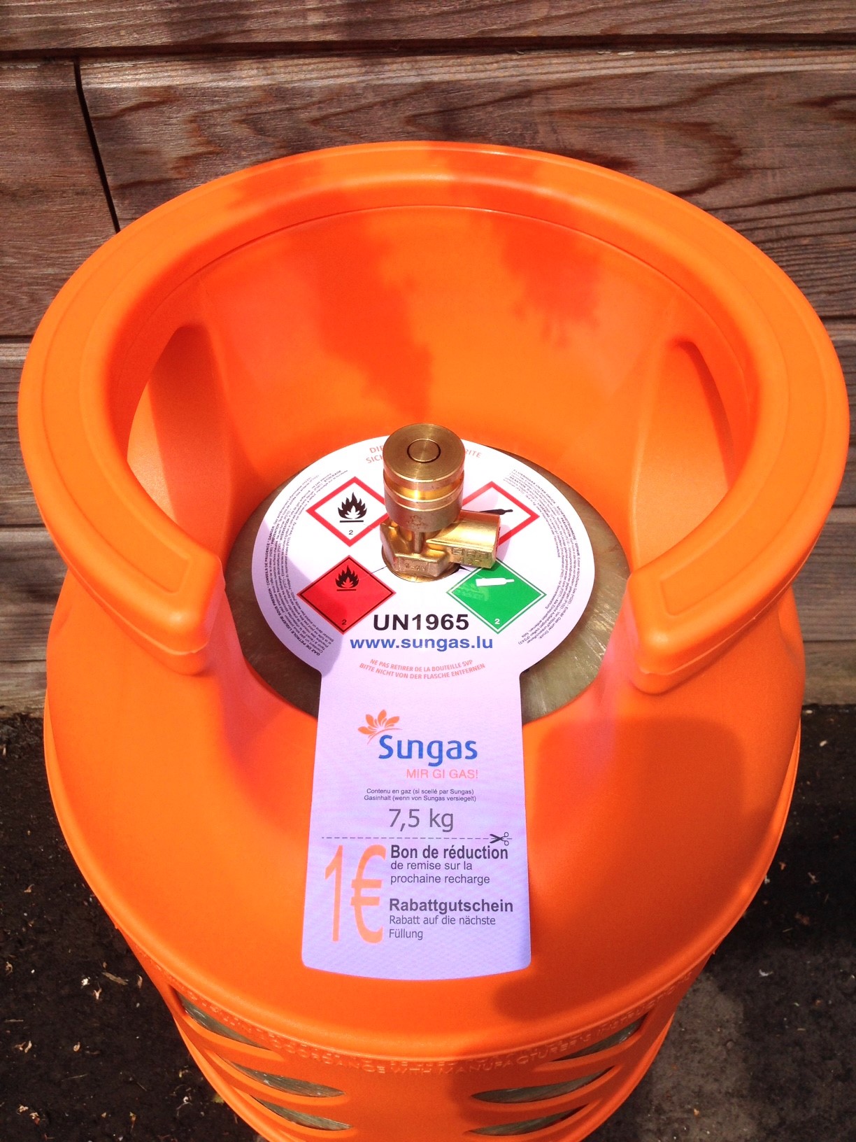 Neck labels: gas cylinder markings